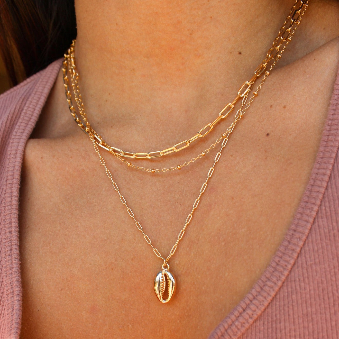 MOLOKINI COWRIE SHELL NECKLACE